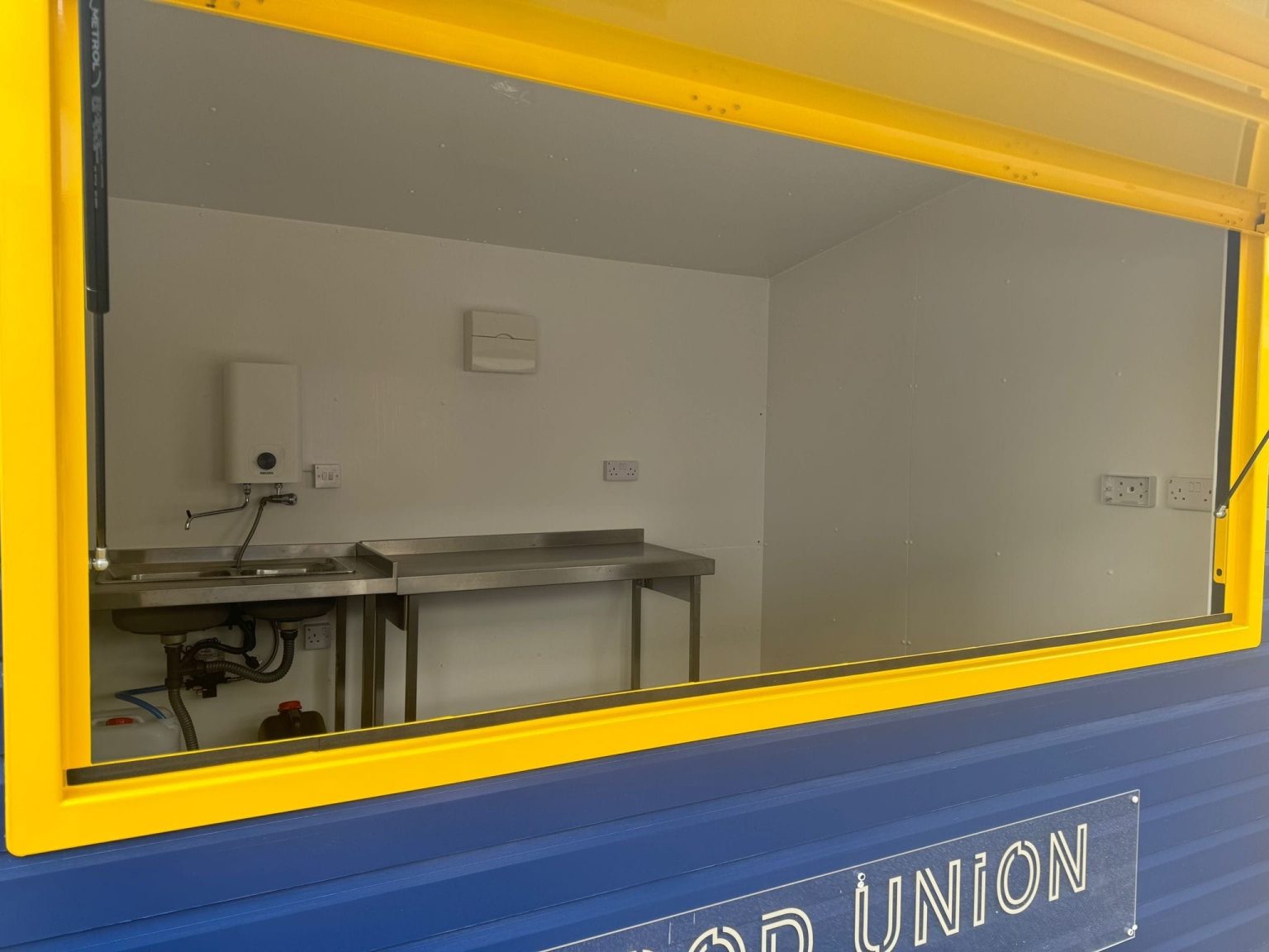 3m x 2.3m Catering Pod | hello@bigkahuna.co.uk