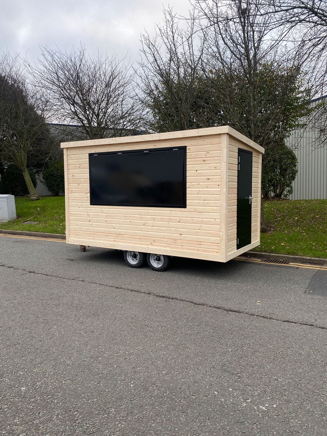 5m x 2.1m Trailer | hello@bigkahuna.co.uk