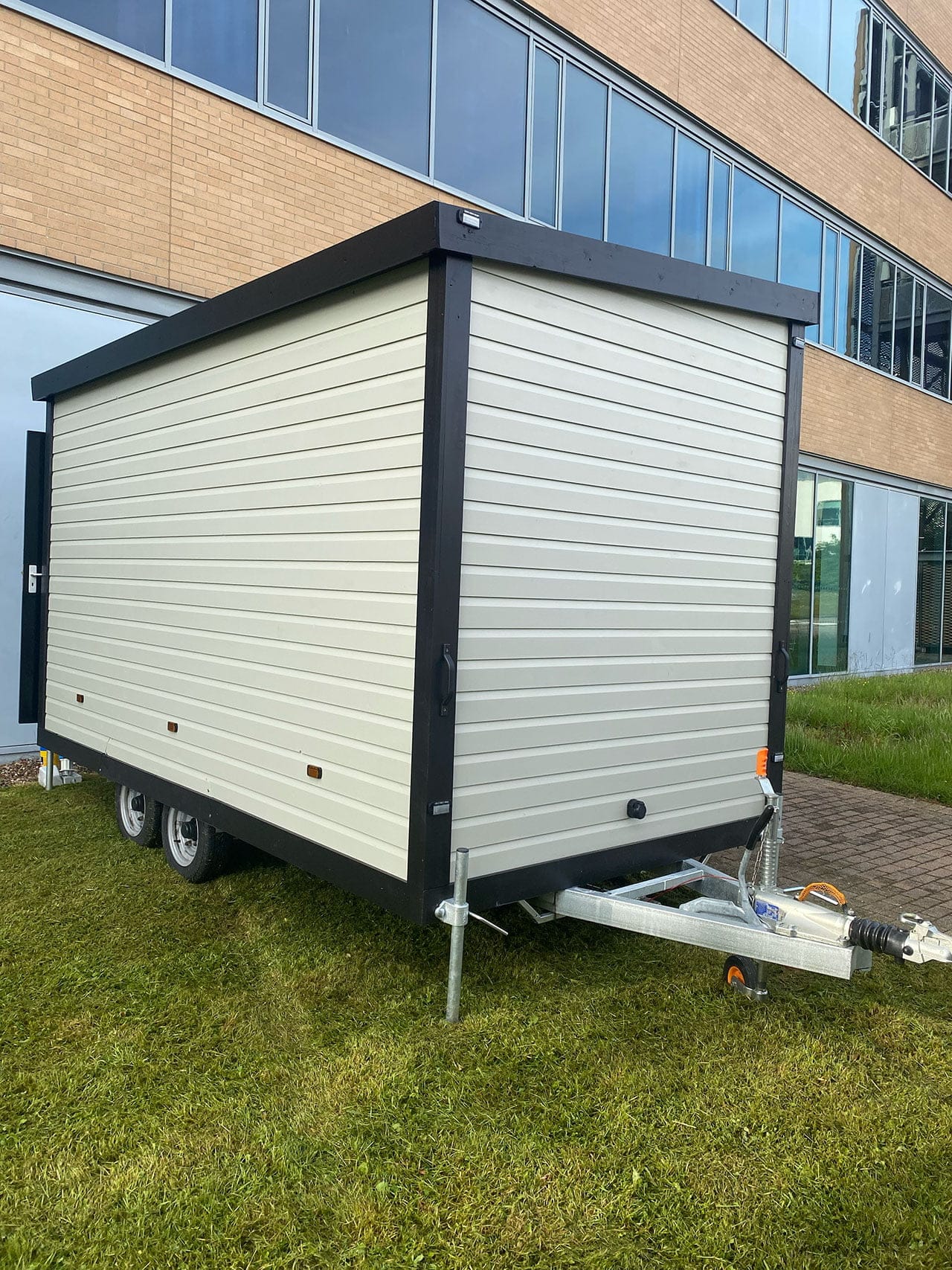 4m x 2.1m Catering Trailer | hello@bigkahuna.co.uk