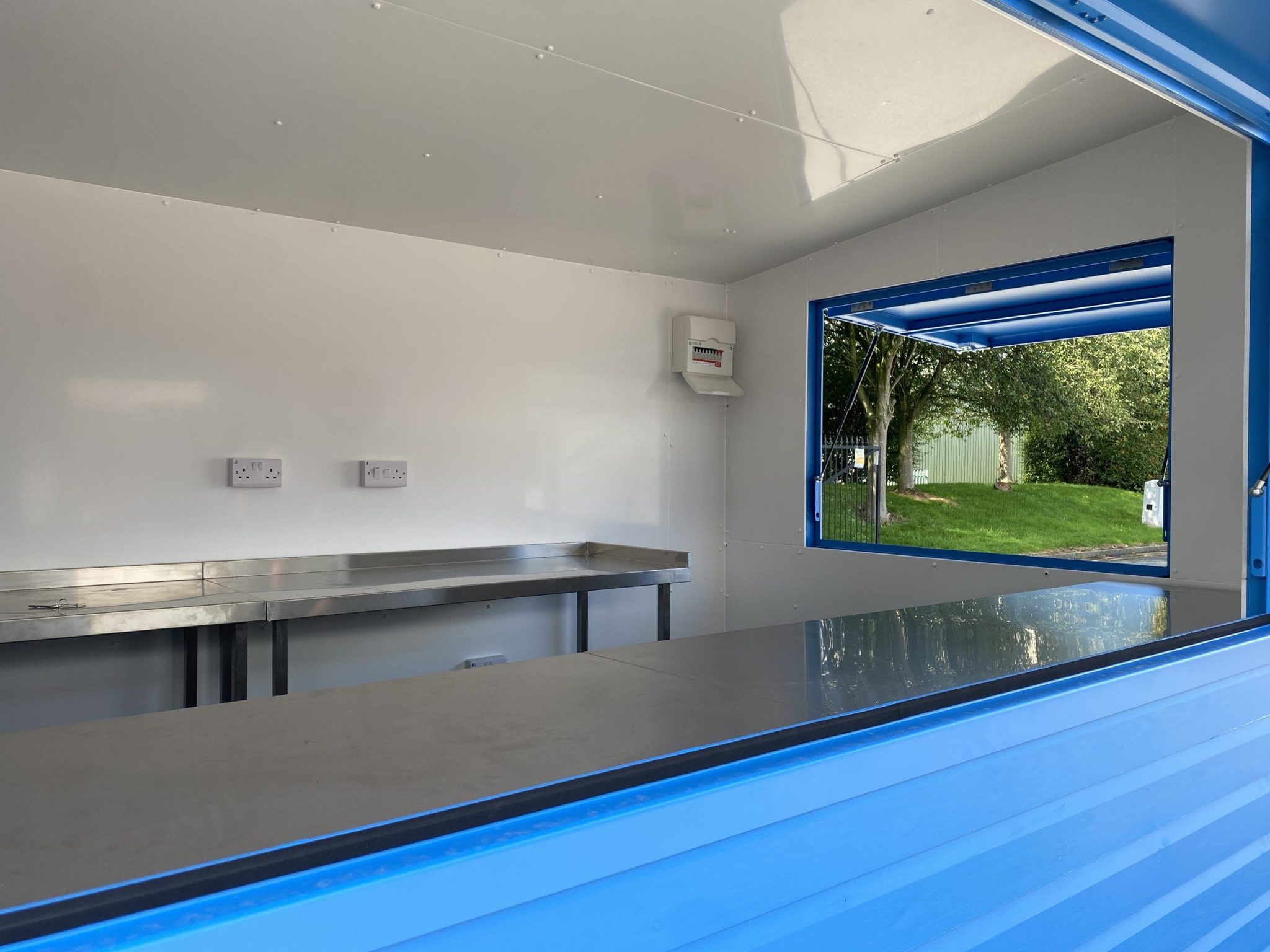 2.5m x 2.5m Portable Food Kiosks | hello@bigkahuna.co.uk