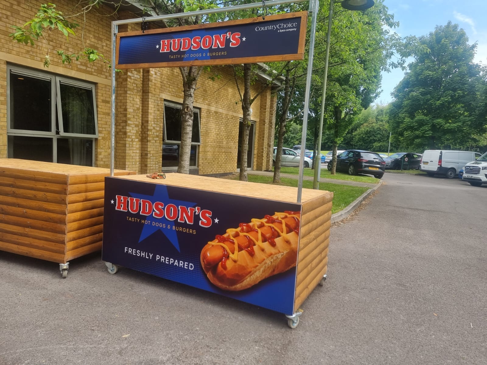 Mobile Wooden Bar | hello@bigkahuna.co.uk