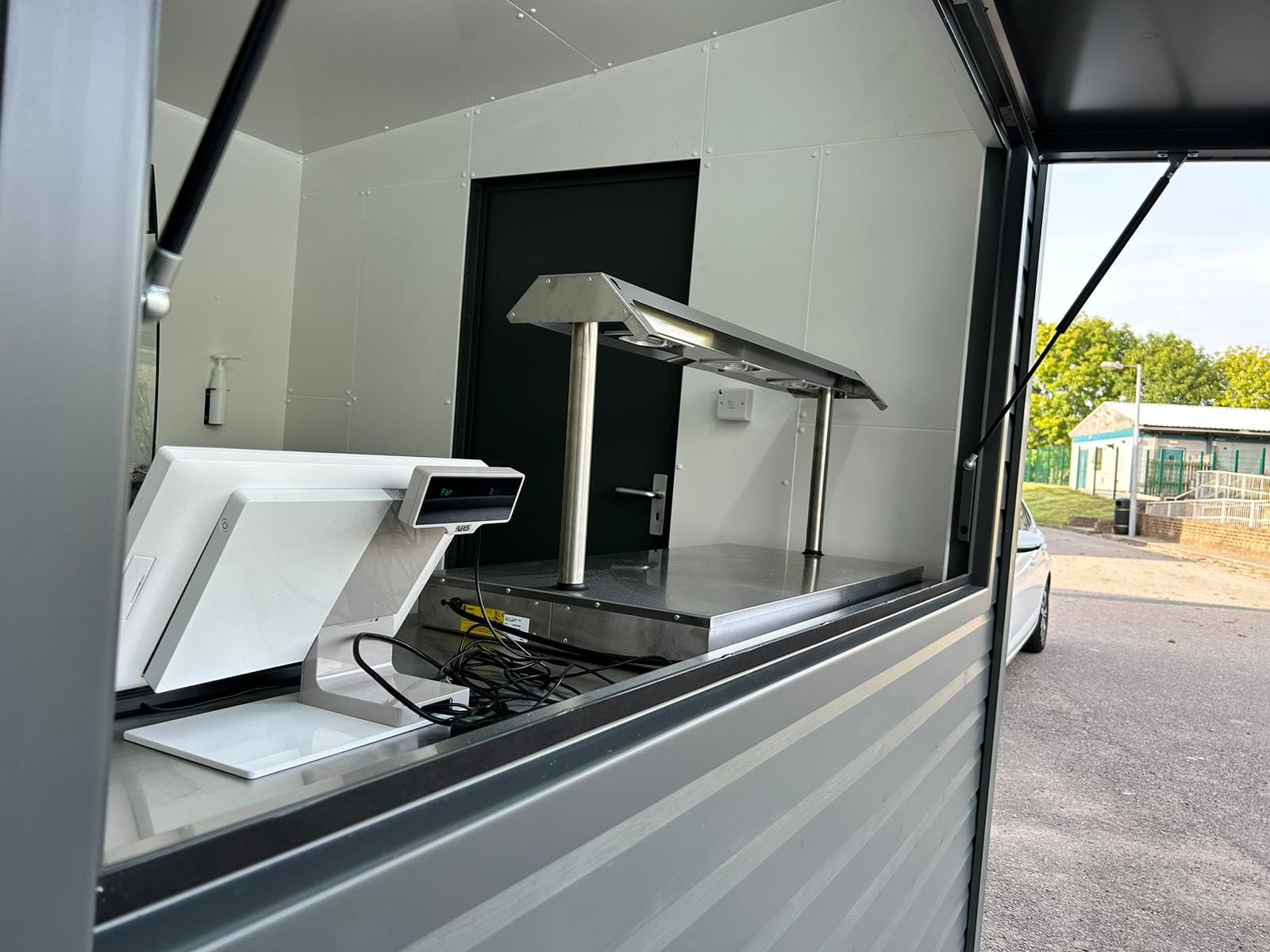 2.5m x 2.5m Portable Food Kiosks | hello@bigkahuna.co.uk